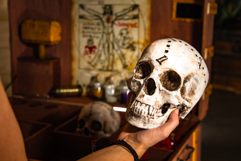 Escape Game Mobile - La Malle au Vampire - Evad Story